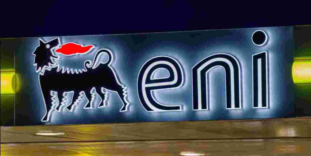 Sulle azioni Eni 2 downgrade di target price ma il titolo sale col petrolio